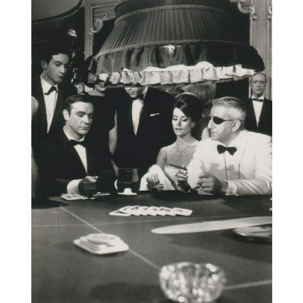 約20.3x25.4cmのサイズの写真です。直輸入品です。プリント紙はコダック、もしくはフジカラーです。