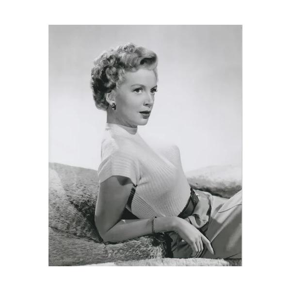 この商品は、8x10インチ（約20.3x25.4cm）の輸入写真です。フジカラー製の高品質な写真用紙を使用しています。コレクションやインテリアとしても最適です。発送時には防水対策の上、発送時には定形外封筒にダンボール板を写真に重ねて入れてい...