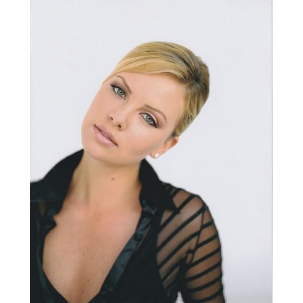 約20.3x25.4cmのサイズの写真です。直輸入品です。プリント紙はコダック、もしくはフジカラーです。