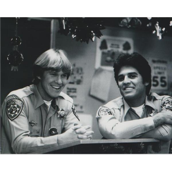 約20.3x25.4cmのサイズの写真です。直輸入品です。プリント紙はコダック、もしくはフジカラーです。