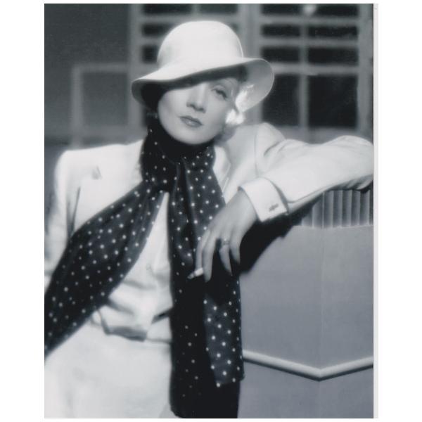 約20.3x25.4cmのサイズの写真です。直輸入品です。プリント紙はコダック、もしくはフジカラーです。