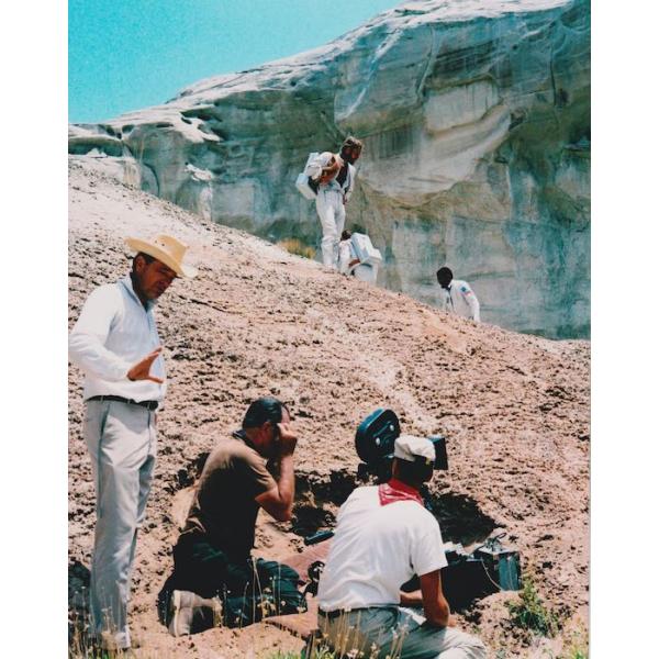 約20.3x25.4cmのサイズの写真です。直輸入品です。プリント紙はコダック、もしくはフジカラーです。