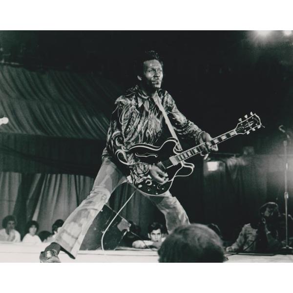 約20.3x25.4cmのサイズの写真です。直輸入品です。プリント紙はコダック、もしくはフジカラーです。