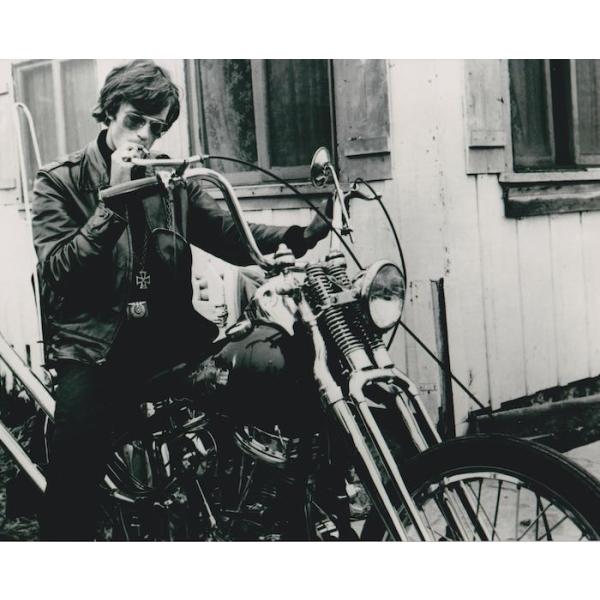 約20.3x25.4cmのサイズの写真です。直輸入品です。プリント紙はコダック、もしくはフジカラーです。