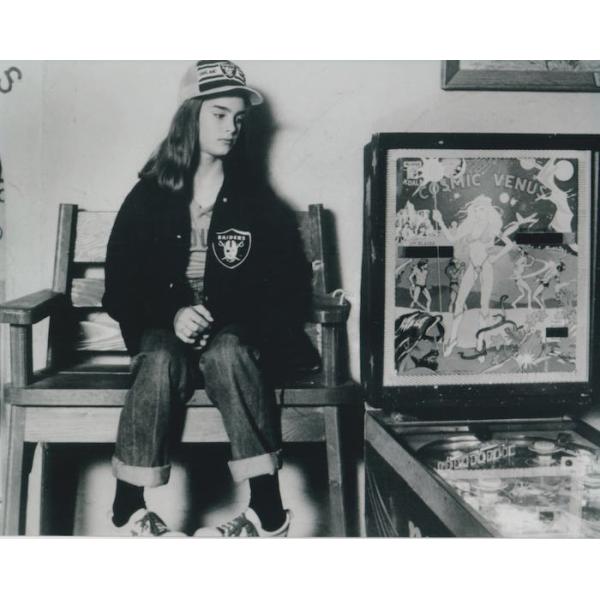 約20.3x25.4cmのサイズの写真です。直輸入品です。プリント紙はコダック、もしくはフジカラーです。