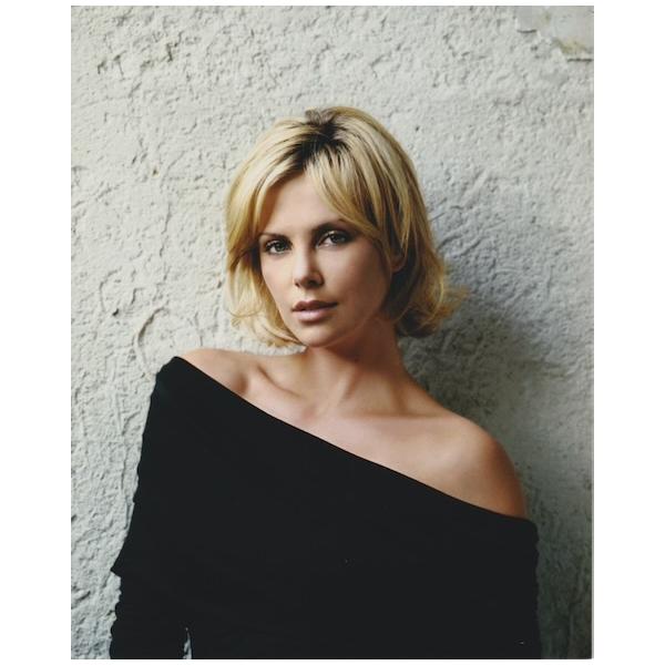 約20.3x25.4cmのサイズの写真です。直輸入品です。プリント紙はコダック、もしくはフジカラーです。