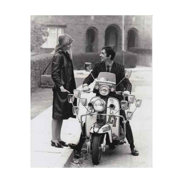 約20.3x25.4cmのサイズの写真です。直輸入品です。プリント紙はコダック、もしくはフジカラーです。