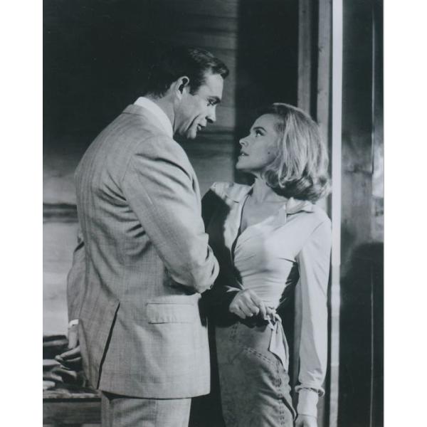 約20.3x25.4cmのサイズの写真です。直輸入品です。プリント紙はコダック、もしくはフジカラーです。