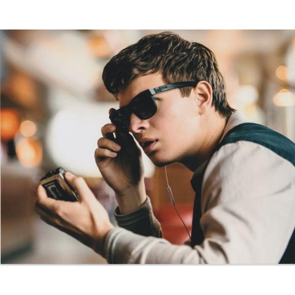 約20.3x25.4cmのサイズの写真です。直輸入品です。プリント紙はコダック、もしくはフジカラーです。