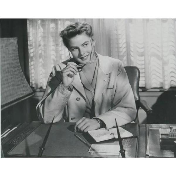 約20.3x25.4cmのサイズの写真です。直輸入品です。プリント紙はコダック、もしくはフジカラーです。