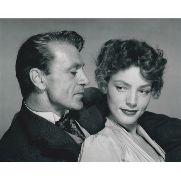 約20.3x25.4cmのサイズの写真です。直輸入品です。プリント紙はコダック、もしくはフジカラーです。