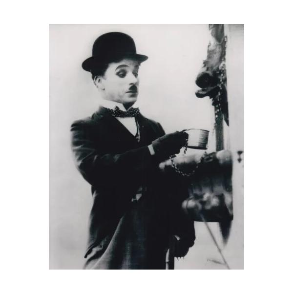 約20.3x25.4cmのサイズの写真です。直輸入品です。プリント紙はコダック、もしくはフジカラーです。