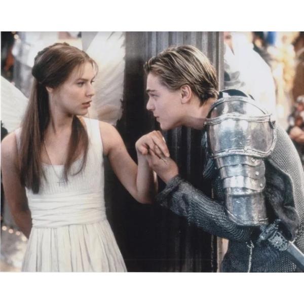 約20.3x25.4cmのサイズの写真です。直輸入品です。プリント紙はコダック、もしくはフジカラーです。