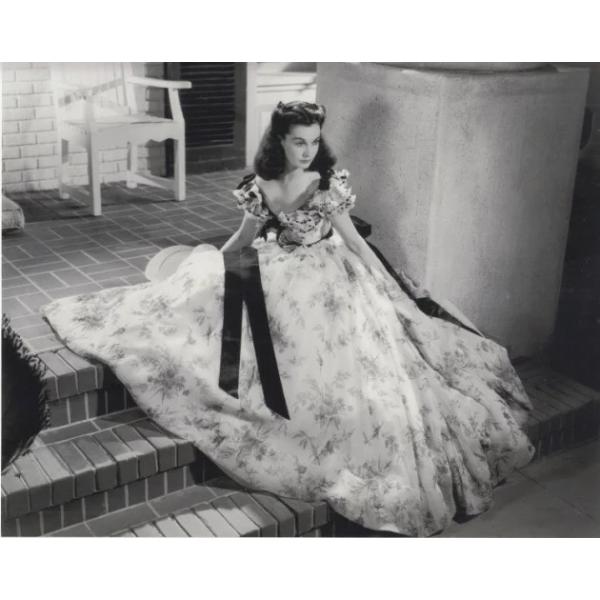 約20.3x25.4cm(8x10インチ)のサイズの写真です。直輸入品です。プリント紙はコダック、もしくはフジカラーです。各種の写真やポスター