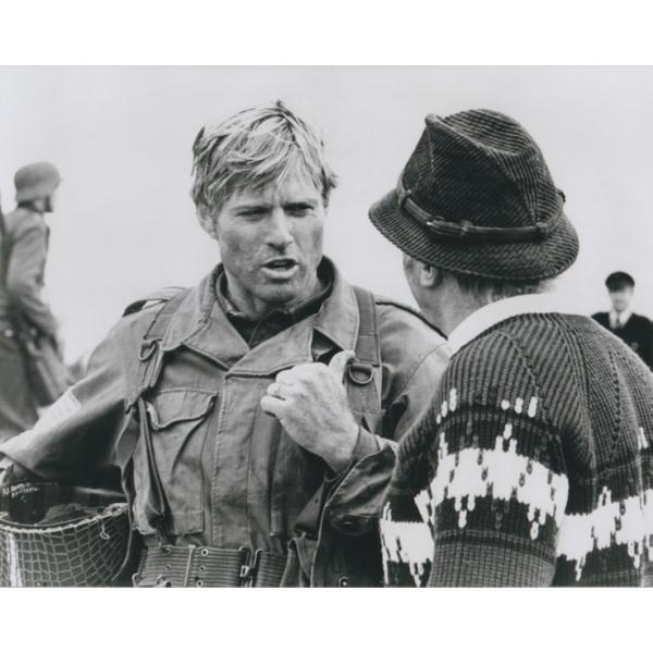 約20.3x25.4cmのサイズの写真です。直輸入品です。プリント紙はコダック、もしくはフジカラーです。