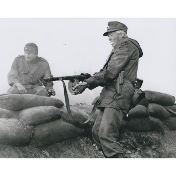 約20.3x25.4cmのサイズの写真です。直輸入品です。プリント紙はコダック、もしくはフジカラーです。