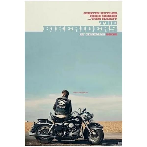 この小型ポスターは、英国からの輸入品で、映画ファンにとって魅力的なアイテムです。サイズは約28 x 43.5cmで、飾りやすい手頃な大きさです。写真プリント紙に印刷されており、色褪せや劣化に強いのが特徴です。発送時には丸めずに平らな状態でダ...