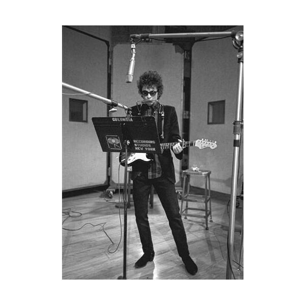 約43.5x28cmの小ぶりなサイズのポスターです。