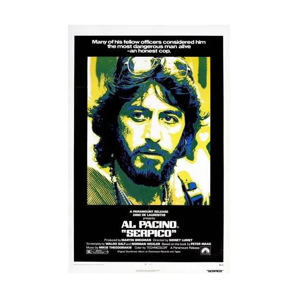 約43.5x28cmの小ぶりなサイズのポスターです。