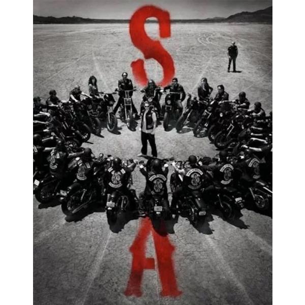 この小型ポスターは、英国からの輸入品で、映画ファンにとって魅力的なアイテムです。サイズは約28 x 43.5cmで、飾りやすい手頃な大きさです。写真プリント紙に印刷されており、色褪せや劣化に強いのが特徴です。発送時には丸めずに平らな状態でダ...