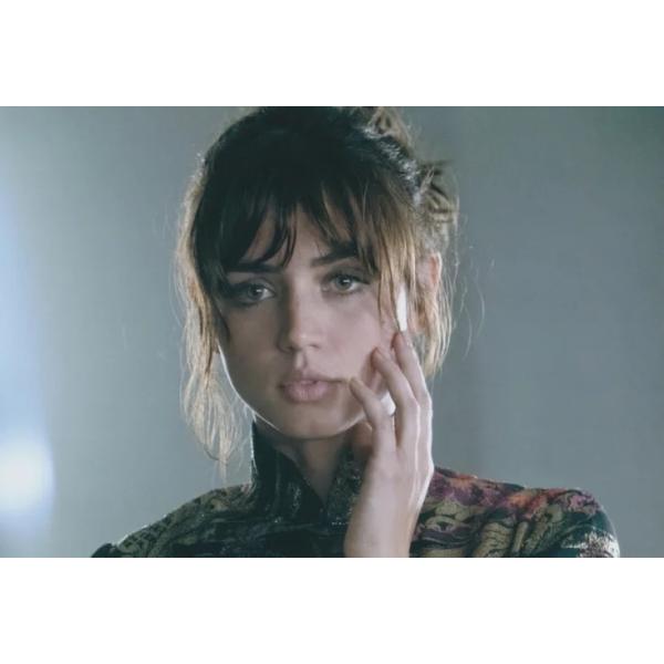 約30.4x20.2cmのほぼA4サイズのポスターです。フジの写真プリント紙に印刷されています。輸入品です。