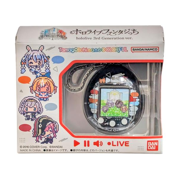 3rd Generation ver.のデザインは、3期生4人をイメージしたクリアブラック＆ラメの限定カラーになっています。本商品では、お世話の仕方によって3期生の衣装がチェンジします。お世話次第で、ファンタジー衣装だけじゃないレアな衣装を...