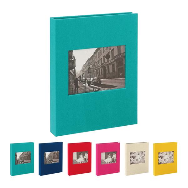 【仕様】本体サイズ：縦203×横160×背幅28mm 最大収容サイズ：縦93×横130mm 表紙フレームサイズ：縦79×横115mm※Lサイズ収容可能。ハガキ・KGサイズは入りません。表紙材質：布中芯材質：紙フレームカバー材質：PETフレー...