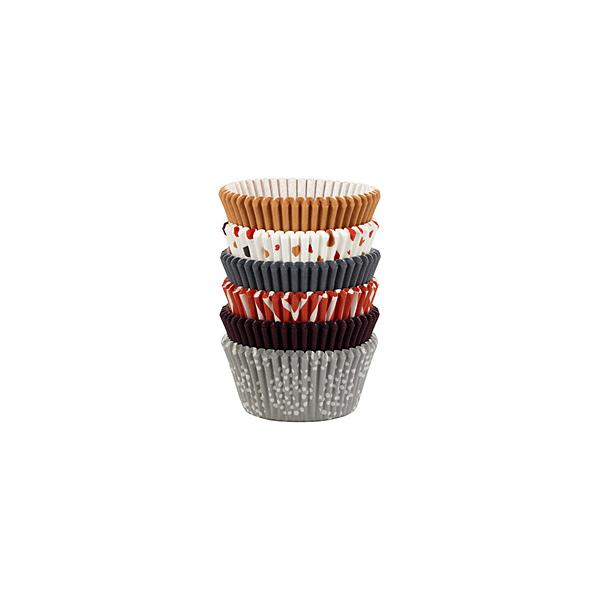 【発売日：2021年12月10日】Wiltonレギュラーマフィンパンにフィットするφ5cmのベーキングカップ25枚×6柄入りです。マフィン型にセットし、生地を流し込んでからオーブンで焼くことができます。