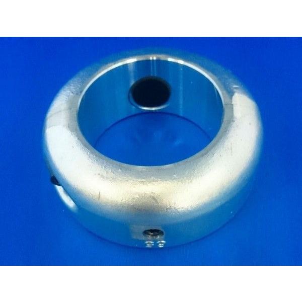 プロペラシャフトに取り付けて電蝕を防ぐ二つ割型のシャフトアエンです。二つ割型のアエンですからプロペラを外さずに取り付ける事が出来ます。仕様外径×高さ145×50 mm重さ3550g