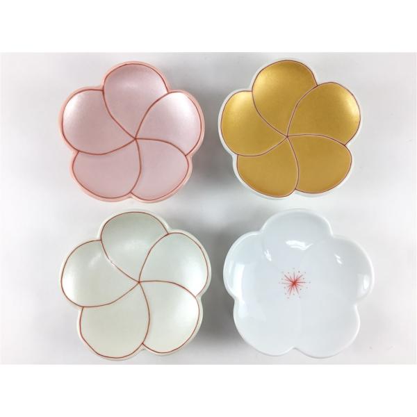 産地日本　佐賀県窯元有田焼　幸楽窯サイズ(約)径9cm×高さ2cm素材/材質磁器仕様食洗機 ○ 、電子レンジ × 、スタッキング ○ 、直火 ×使用用途例お祝いごと・おめでたい日に贈り物・皿・小皿備考お取り寄せできます。在庫数以上のご注文で...