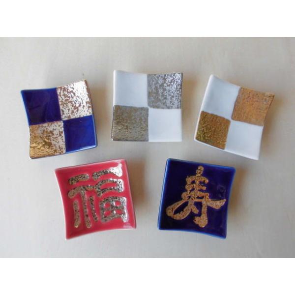 産地日本　佐賀県窯元有田焼　聖陶苑サイズ(約)4.3cm×4.3cm×高さ1cm素材/材質磁器質感ツルツル仕様食洗機 ○ 、電子レンジ × 、重なり ○ 、直火 ×使用用途例縁起物,飾り,箸置き,敬老の日,長寿,お祝い,プレゼント、など贈り...