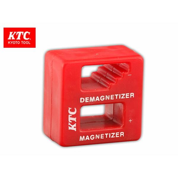 KTC　マグネタイザ　AYG-1 ●ドライバの軸など、棒状の鉄製品の着磁・脱磁ができます。●DEMAGNETIZER（−）側の穴に軸を通してスライドさせると脱磁、MAGNETIZER（＋）側の穴に軸を通してスライドさせると着磁できます。Wx...