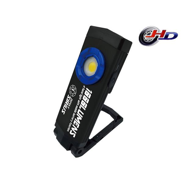 爆光LEDハンドライト シリウス 1000lm 　 ●全長約150mmと手のひらサイズながら最大1000ルーメンという投光器レベルの明るさを誇る爆光LEDライト。●いざという時役立つ、2700mAhモバイルバッテリー機能を搭載。●本体裏側に...