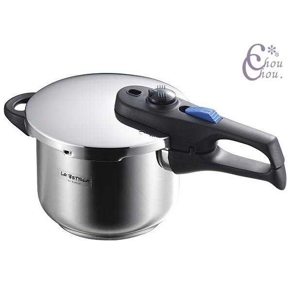 落合務ステンレス圧力鍋18cm■調理の時間が大幅に短縮。料理の素材を損なわずに調理できるので栄養満点！省エネだから光熱費の節約にもなりとっても便利。底3層で電磁調理器にも対応の片手タイプ。気圧調整機能付。 ■商品詳細●現品約38.7×20....