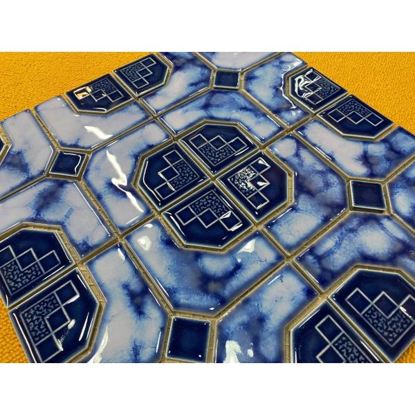 タイルのまち 岐阜県多治見市笠原から作善堂がお届けする美濃焼のモザイクタイルをどうぞ♪キッチンカウンター、作業台、家具、店舗等の屋内の壁に＊市販の弾性接着材で施工可能です。▼必ずお読みください▼【シート】：裏ネット張り【材質】：磁器質 施釉...