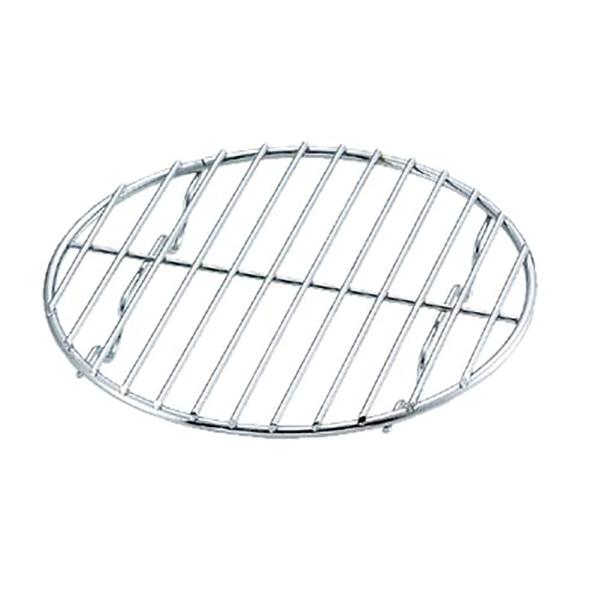 【商品概要】製品サイズ(約):外径190×高さ20mm材質:鉄(クロムめっき)型番:M-5547原産国:中国材料の焦げ付き防止と余分な油が落ちる為、ヘルシーな調理が可能。蒸焼き料理に便利。【商品説明】■サイズ：幅径１９０ｘ高さ２０ｍｍ■重量...