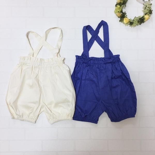 ありそうでなかったかぼちゃパンツとサロペットの組み合わせ!!夏らしい2色展開でトップスは何を着ようか悩みますね?紐でリボンを作るタイプなので調整が可能です【サイズ】80cm?90cm?100cm?110cm【カラー】アイボリー?ブルー【生地...