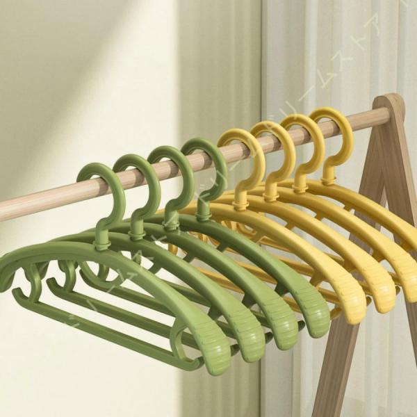 【サイズ】set1=20本set2=30本長さ約42.5cm*幅約3.5cm*高さ 約20cm【商品特徴】●すべらない●跡がつかない●お洋服が変形しにくい●肩部分の歯状の凹み加工でお洋服をしっかりとキャッチ●軽くてかさばらないで収納便利【跡...