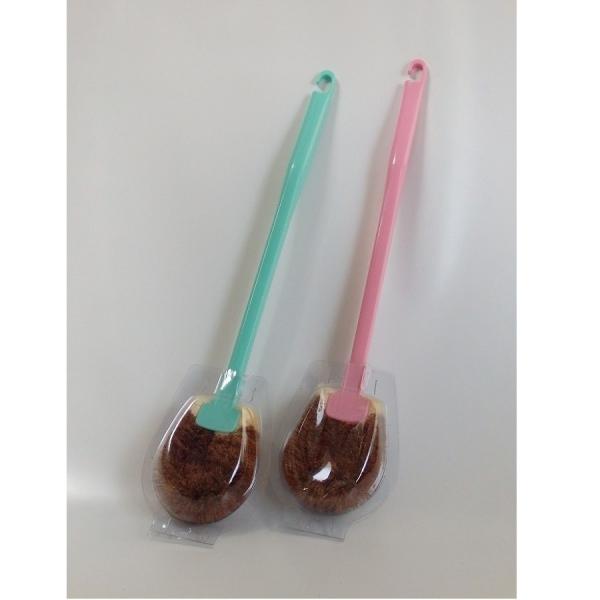 天然素材パーム使用の柄付きたわしです。柄の色はブルー・ピンク２種類ございます。サイズ　長さ約45ｃｍ 商品合計6600円以上ご購入で送料無料。ほかの商品と合わせてご購入でもOK。