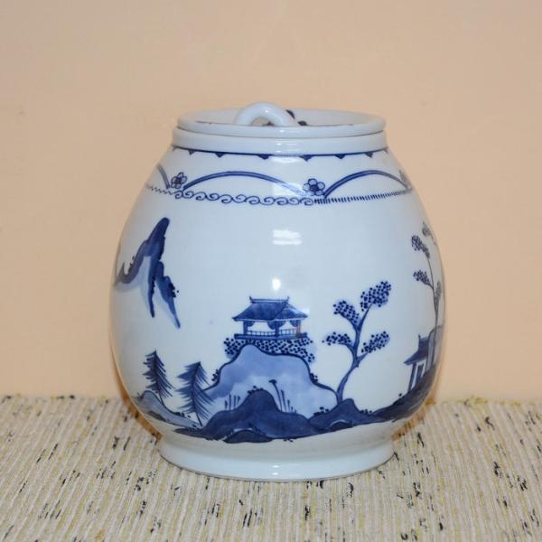 ご覧いただきありがとうございます。中古品です。使用感少なく状態は良いです。品名：芋頭染付水指作者：富田静山　京焼サイズ：約　径16.5ｃｍ　高さ17.5ｃｍ付属品：共箱送料：無料