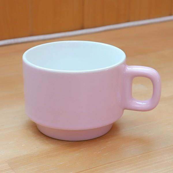 スタックマグ　色　：ピンク / 内白サイズ：口径8.3cm×高さ6.3cm、持ち手込み幅11.5cm重　量：200ｇ容　量：満水時270cc（サイズ・重量・容量表示で多少の誤差はご了承下さい）素　材：陶磁器生産国：日本　美濃焼仕　様：電子レ...