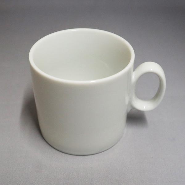 【特価商品】レギュラー　色　：サイズ：口径6.5cm×高さ6.1cm、持ち手込み幅8.8cm重　量：130ｇ容　量：満水時130cc素　材：磁器生産国：日本　美濃焼仕　様：電子レンジ可・食器洗浄機可この商品は、アウトレット商品です。ご検討の...