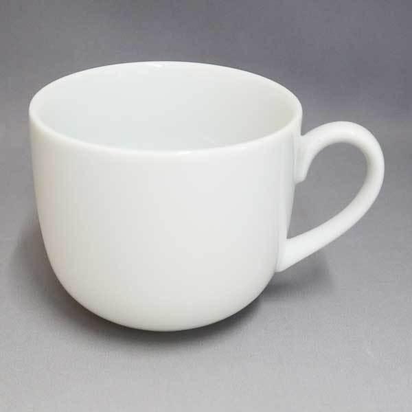 マグカップ　色　：白サイズ：口径8.4cm×高さ7.2cm、持ち手込み幅11.2cm重　量：190ｇ容　量：満水時270cc素　材：磁器生産国：日本　美濃焼仕　様：電子レンジ可・食器洗浄機可この商品は、アウトレット商品です。ご検討の際は、当...