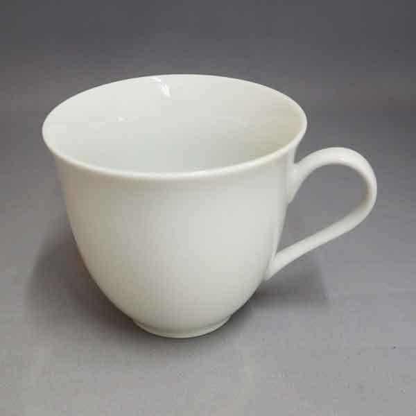 カプチーノ　色　：白サイズ：横10.7×縦8.1×高さ7.2cm重　量：150ｇ容　量：満水時190cc素　材：磁器生産国：日本　美濃焼仕　様：電子レンジ可・食器洗浄機可この商品は、アウトレット商品です。ご検討の際は、当店の「アウトレット商...