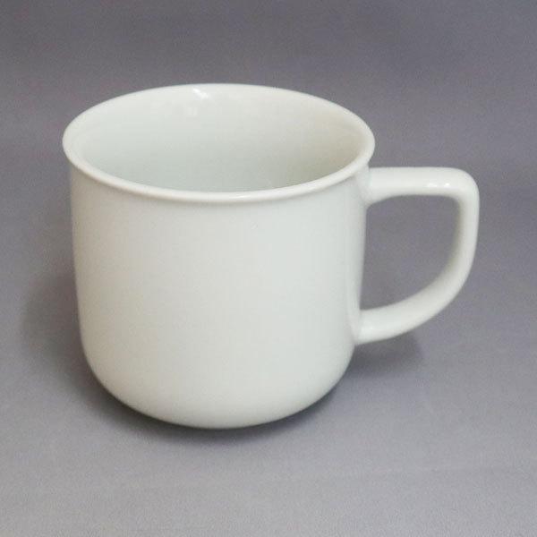 カプチーノ　色　：白サイズ：口径7.5cm×高さ7cm、持ち手込み幅10cm重　量：180g容　量：満水時180cc素　材：陶器生産国：日本　美濃焼仕　様：電子レンジ可・食器洗浄機可この商品は、アウトレット商品です。ご検討の際は、当店の「ア...