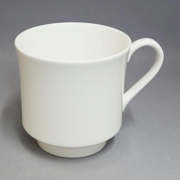 レギュラー　色　：白サイズ：口径7.7cm×高さ7.5cm、持ち手込み幅9.9cm重　量：140g容　量：満水時220cc素　材：磁器生産国：日本　美濃焼仕　様：電子レンジ可・食器洗浄機可この商品は、アウトレット商品です。ご検討の際は、当店...