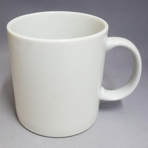 マグカップ　色　：白色サイズ：口径9.2cm×高さ9.8cm、持ち手込み幅12.8cm重　量：400g容　量：満水時420cc素　材：陶器生産国：日本　美濃焼仕　様：電子レンジ可・食器洗浄機可この商品は、アウトレット商品です。ご検討の際は、...