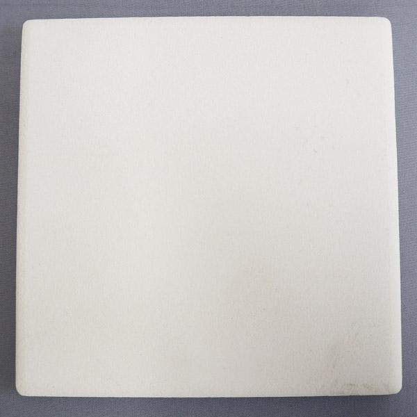 コースター色　：白サイズ：縦9.9×横9.9×厚み0.7cm重　さ：80g素　材：珪藻土この商品は、アウトレット商品です。ご検討の際は、当店のアウトレット商品に関する説明にも必ずお目通しください。