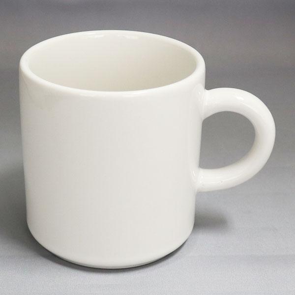 マグカップ　色　：白色サイズ：口径8.7cm×高さ9.4cm、持ち手込み幅12.3cm重　量：350g容　量：満水時410cc素　材：陶磁器生産国：日本　美濃焼仕　様：電子レンジ可・食器洗浄機可この商品は、アウトレット商品です。ご検討の際は...