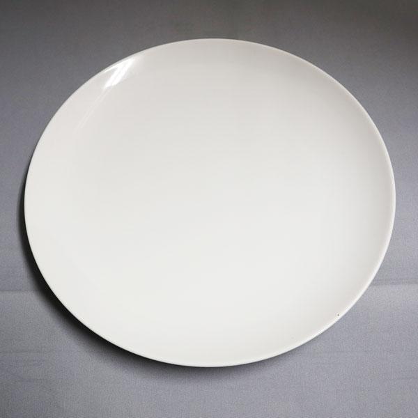 メタ皿　色　：白サイズ：直径19.4cm×高さ2cm重　量：280ｇ素　材：陶磁器生産国：日本　美濃焼仕　様：電子レンジ可・食器洗浄機可この商品は、アウトレット商品です。ご検討の際は、当店の「アウトレット商品について」にも必ずお目通しください。